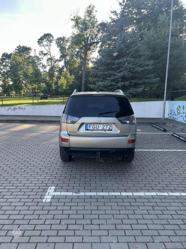 Brūns Mitsubishi Outlander 2008 Jurbarkas, ar dzinēja tilpumu 1.97 L un nobraukumu 323 tūkst. km par 3750 €, foto 5 vietnē AUTOMOTO.COM.LV