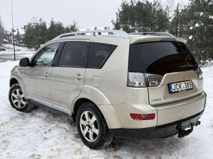 Brūns Mitsubishi Outlander 2009 Viļņa, ar dzinēja tilpumu 1.97 L un nobraukumu 330 tūkst. km par 2950 €, foto 3 vietnē AUTOMOTO.COM.LV