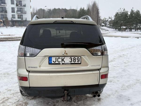 Brūns Mitsubishi Outlander 2009 Viļņa, ar dzinēja tilpumu 1.97 L un nobraukumu 330 tūkst. km par 2950 €, foto 5 vietnē AUTOMOTO.COM.LV