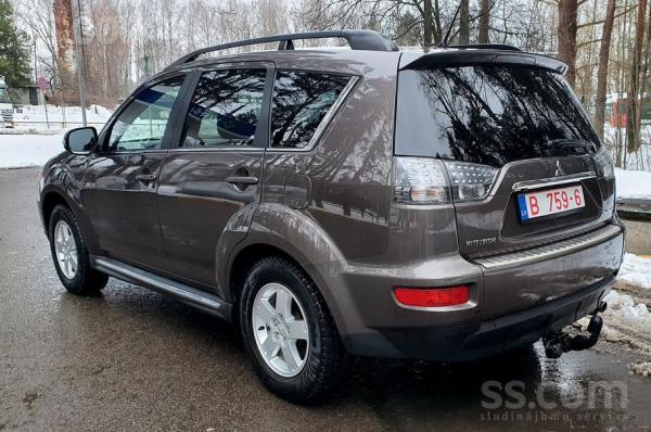 Brown Mitsubishi Outlander 2010 in Riga, with an engine capacity of 2.20 L and mileage of 219 thousand km for 5200 €, photo 4 on AUTOMOTO.COM.LV