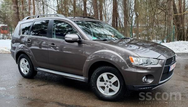 Brown Mitsubishi Outlander 2010 in Riga, with an engine capacity of 2.20 L and mileage of 219 thousand km for 5200 €, photo 6 on AUTOMOTO.COM.LV