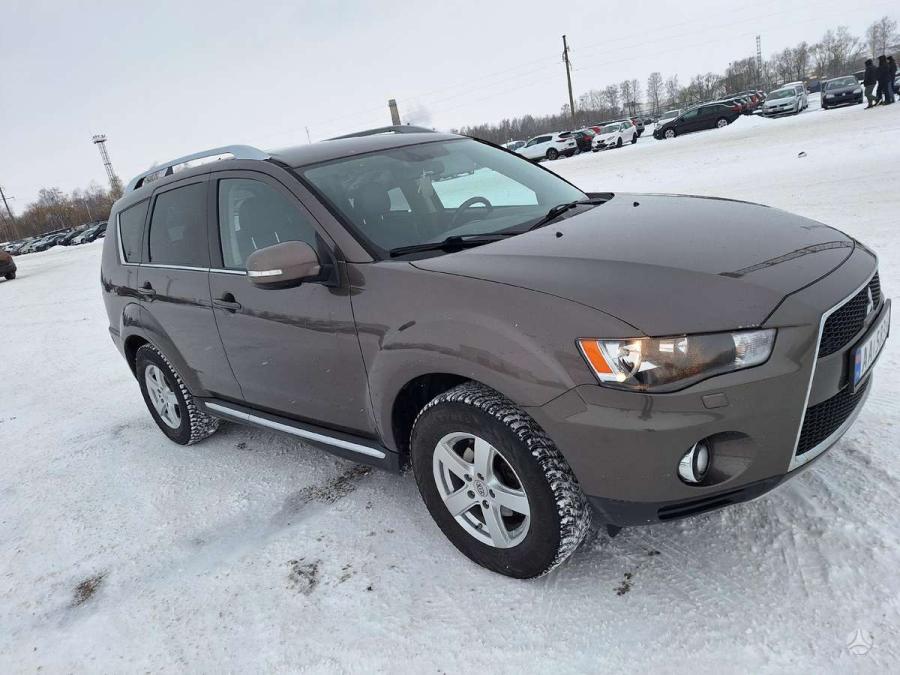 Brown Mitsubishi Outlander 2010 in Marijampole, with an engine capacity of 2.18 L and mileage of 262 thousand km for 3999 €, photo 1 on AUTOMOTO.COM.LV