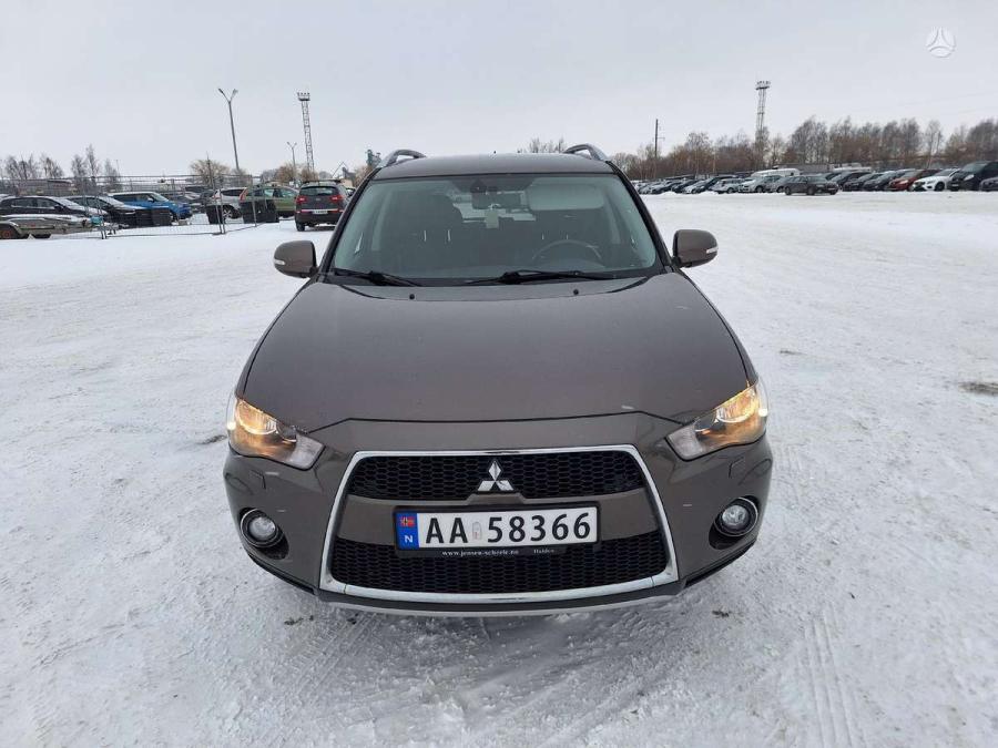Brown Mitsubishi Outlander 2010 in Marijampole, with an engine capacity of 2.18 L and mileage of 262 thousand km for 3999 €, photo 2 on AUTOMOTO.COM.LV