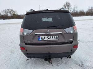 Brown Mitsubishi Outlander 2010 in Marijampole, with an engine capacity of 2.18 L and mileage of 262 thousand km for 3999 €, photo 8 on AUTOMOTO.COM.LV