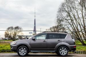 Brown Mitsubishi Outlander 2011 in Riga, with an engine capacity of 2.20 L and mileage of 379 thousand km for 5590 €, photo 4 on AUTOMOTO.COM.LV