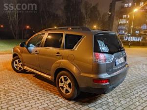 Brown Mitsubishi Outlander 2011 in Riga, with an engine capacity of 2.40 L and mileage of 243 thousand km for 3100 €, photo 3 on AUTOMOTO.COM.LV
