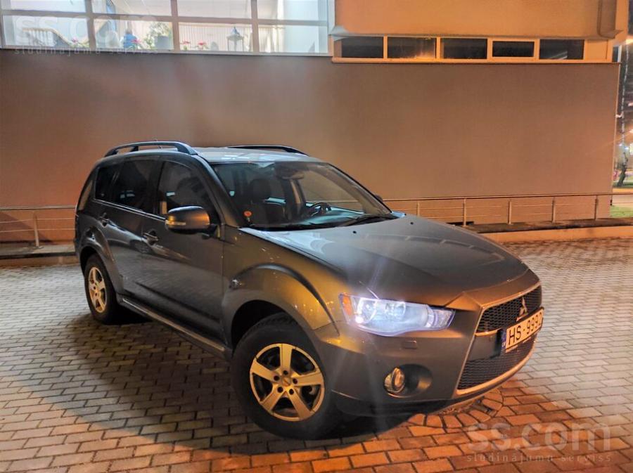 Brown Mitsubishi Outlander 2011 in Riga, with an engine capacity of 2.40 L and mileage of 243 thousand km for 3100 €, photo 6 on AUTOMOTO.COM.LV