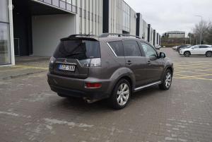 Brown Mitsubishi Outlander 2011 in Vilnius, with an engine capacity of 2.27 L and mileage of 178 thousand km for 3850 €, photo 7 on AUTOMOTO.COM.LV