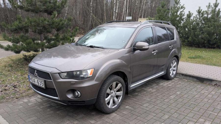 Brown Mitsubishi Outlander 2011 in Kaunas, with an engine capacity of 2.36 L and mileage of 208 thousand km for 2000 €, photo 5 on AUTOMOTO.COM.LV