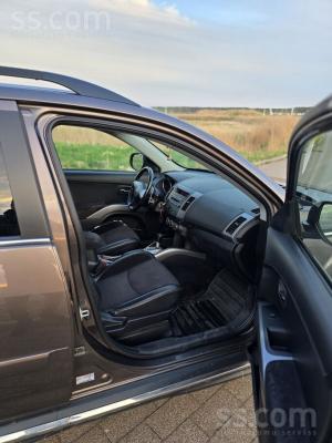 Brūns Mitsubishi Outlander 2011 Rīga, ar dzinēja tilpumu 2.40 L un nobraukumu 319 tūkst. km par 1450 €, foto 3 vietnē AUTOMOTO.COM.LV
