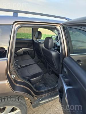 Brūns Mitsubishi Outlander 2011 Rīga, ar dzinēja tilpumu 2.40 L un nobraukumu 319 tūkst. km par 1450 €, foto 8 vietnē AUTOMOTO.COM.LV