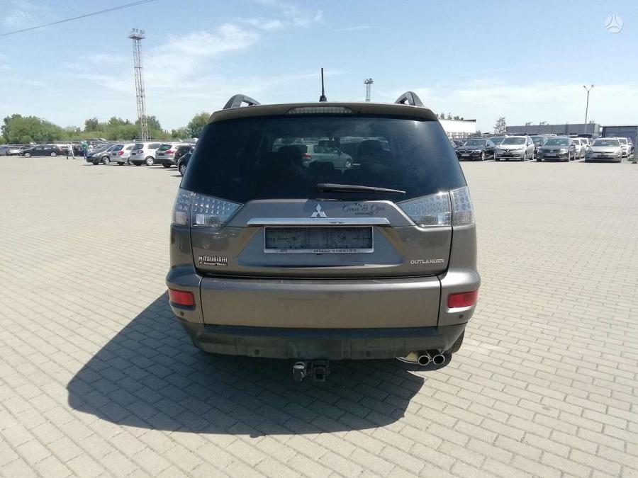 Brown Mitsubishi Outlander 2011 in Marijampole, with an engine capacity of 2.27 L and mileage of 303 thousand km for 4799 €, photo 4 on AUTOMOTO.COM.LV