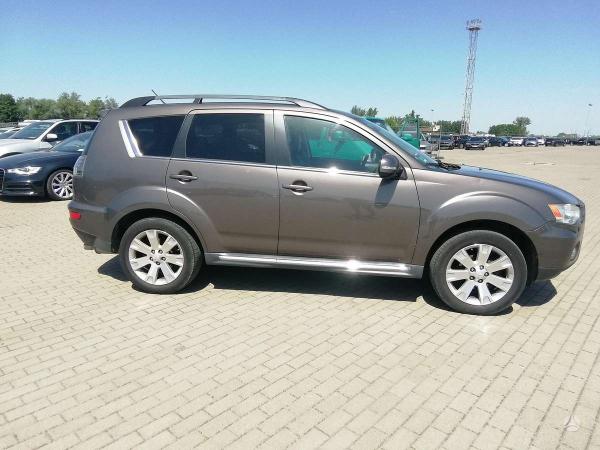 Brown Mitsubishi Outlander 2011 in Marijampole, with an engine capacity of 2.27 L and mileage of 303 thousand km for 4799 €, photo 5 on AUTOMOTO.COM.LV