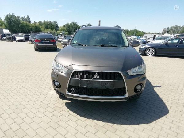 Brown Mitsubishi Outlander 2011 in Marijampole, with an engine capacity of 2.27 L and mileage of 303 thousand km for 4799 €, photo 7 on AUTOMOTO.COM.LV