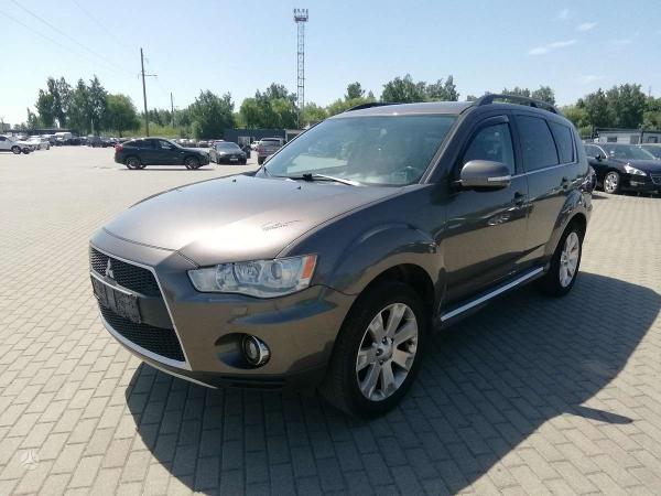 Brown Mitsubishi Outlander 2011 in Marijampole, with an engine capacity of 2.27 L and mileage of 303 thousand km for 4799 €, photo 8 on AUTOMOTO.COM.LV