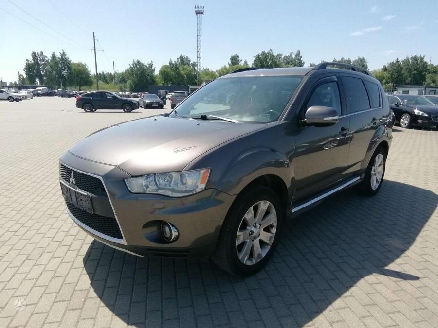 Brown Mitsubishi Outlander 2011 in Marijampole, with an engine capacity of 2.27 L and mileage of 303 thousand km for 4799 €, photo 9 on AUTOMOTO.COM.LV