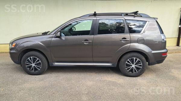 Brown Mitsubishi Outlander 2011 in Ogre, with an engine capacity of 2.20 L and mileage of 260 thousand km for 5650 €, photo 8 on AUTOMOTO.COM.LV