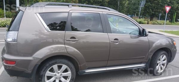 Brown Mitsubishi Outlander 2011 in Riga, with an engine capacity of 2.40 L and mileage of 119 thousand km for 5700 €, photo 1 on AUTOMOTO.COM.LV