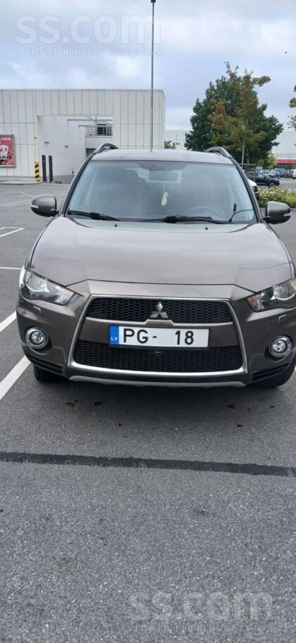 Brown Mitsubishi Outlander 2011 in Riga, with an engine capacity of 2.40 L and mileage of 119 thousand km for 5700 €, photo 2 on AUTOMOTO.COM.LV