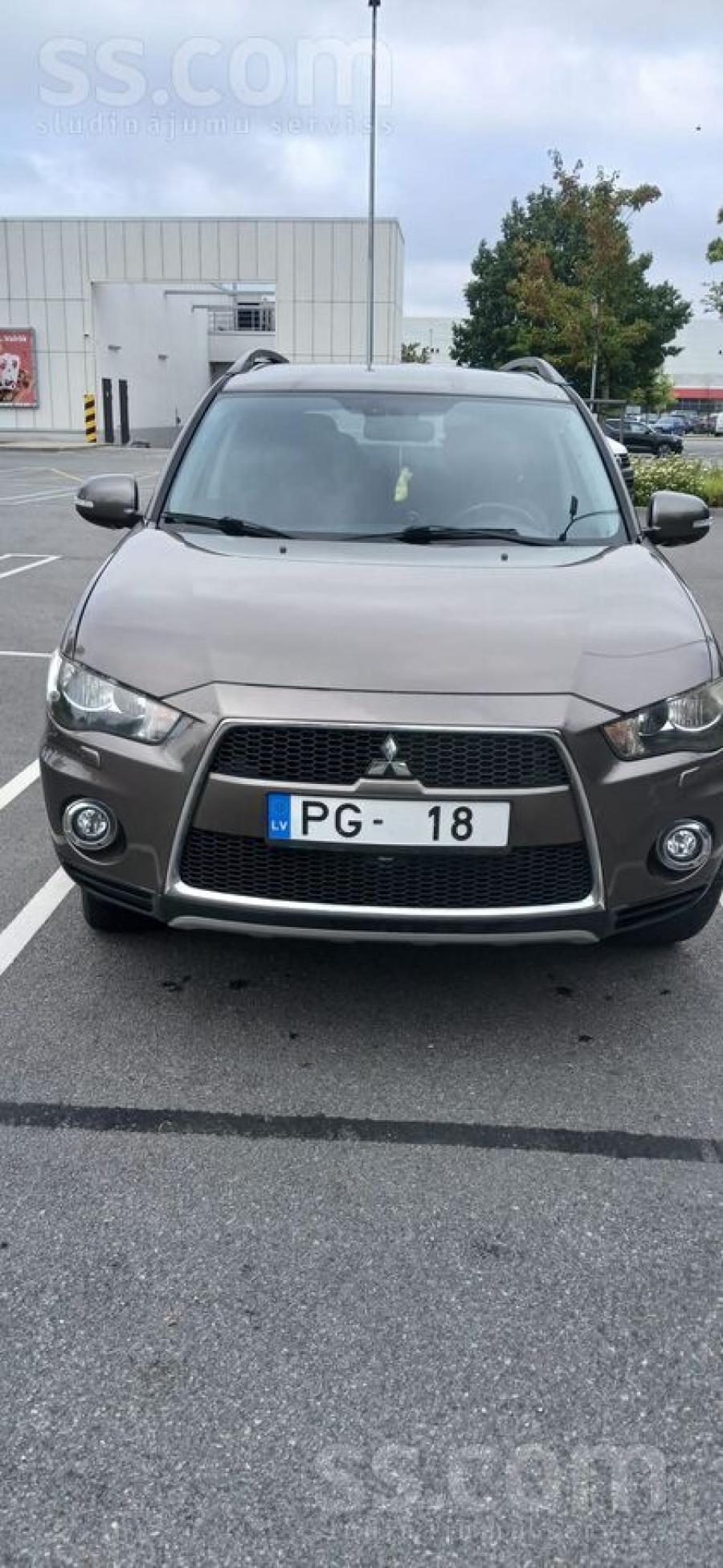 Brown Mitsubishi Outlander 2011 in Riga, with an engine capacity of 2.40 L and mileage of 119 thousand km for 5700 €, photo 3 on AUTOMOTO.COM.LV