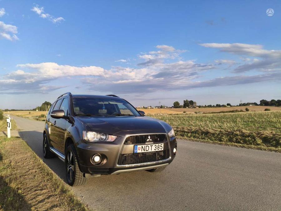 Brown Mitsubishi Outlander 2011 in Siauliai, with an engine capacity of 2.27 L and mileage of 297 thousand km for 5700 €, photo 1 on AUTOMOTO.COM.LV