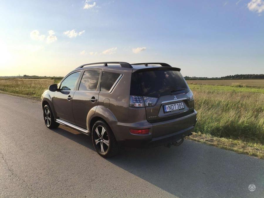Brown Mitsubishi Outlander 2011 in Siauliai, with an engine capacity of 2.27 L and mileage of 297 thousand km for 5700 €, photo 4 on AUTOMOTO.COM.LV