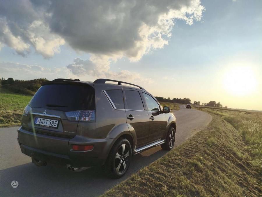 Brown Mitsubishi Outlander 2011 in Siauliai, with an engine capacity of 2.27 L and mileage of 297 thousand km for 5700 €, photo 6 on AUTOMOTO.COM.LV
