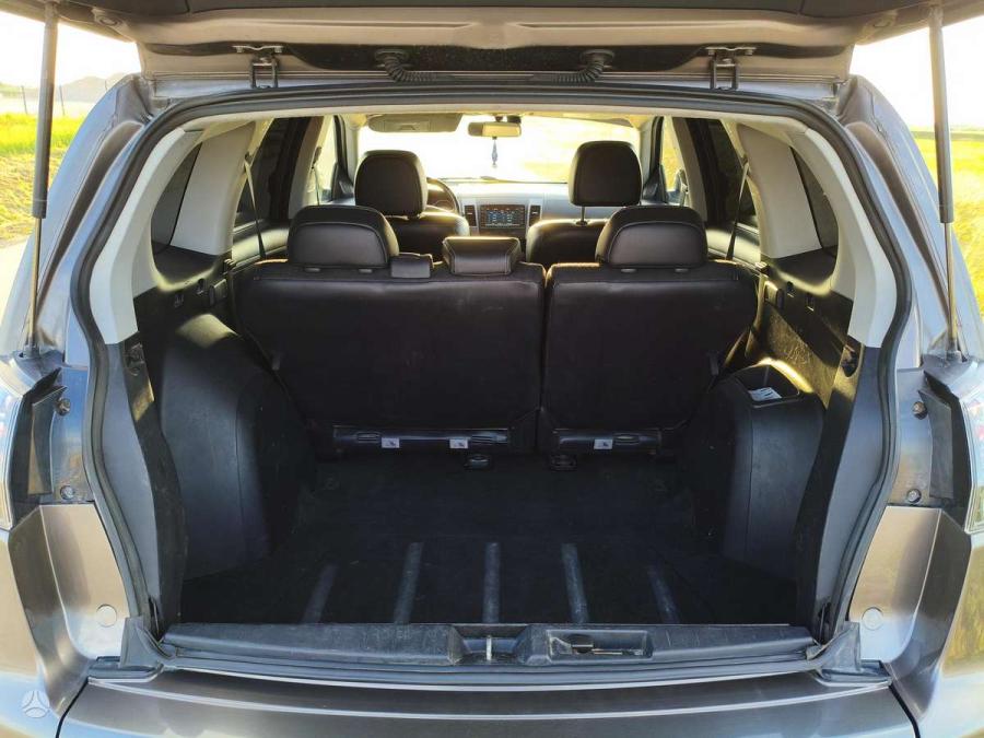 Brown Mitsubishi Outlander 2011 in Siauliai, with an engine capacity of 2.27 L and mileage of 297 thousand km for 5700 €, photo 7 on AUTOMOTO.COM.LV