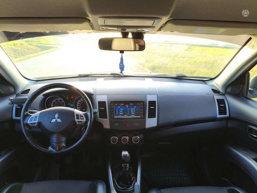 Brown Mitsubishi Outlander 2011 in Siauliai, with an engine capacity of 2.27 L and mileage of 297 thousand km for 5700 €, photo 8 on AUTOMOTO.COM.LV