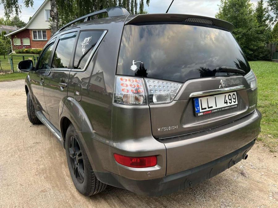 Brūns Mitsubishi Outlander 2011 Viļņa, ar dzinēja tilpumu 2.27 L un nobraukumu 293 tūkst. km par 3500 €, foto 1 vietnē AUTOMOTO.COM.LV