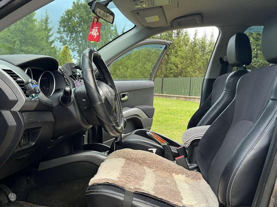 Brūns Mitsubishi Outlander 2011 Viļņa, ar dzinēja tilpumu 2.27 L un nobraukumu 293 tūkst. km par 3500 €, foto 15 vietnē AUTOMOTO.COM.LV