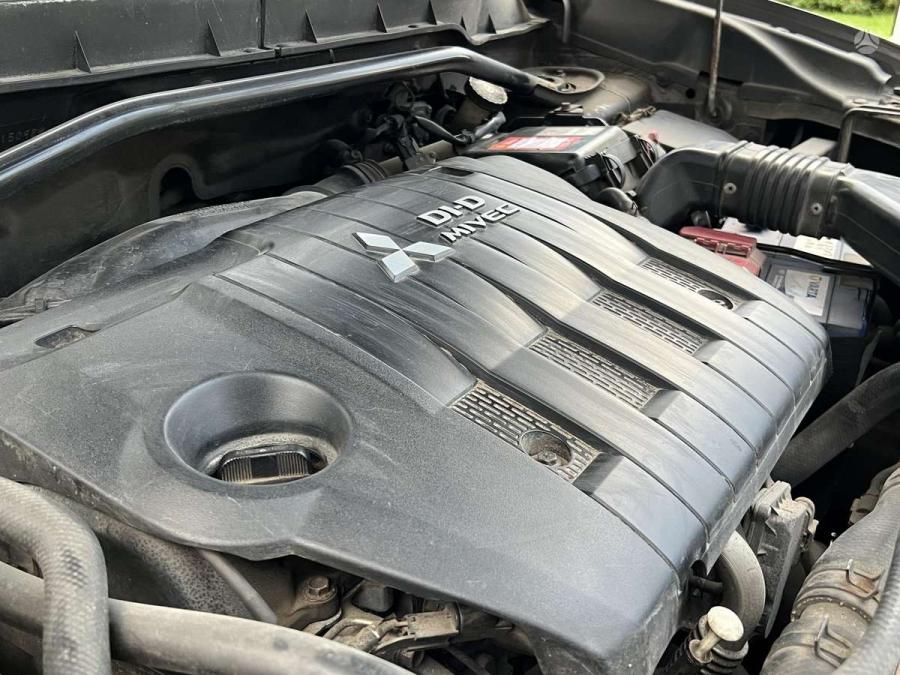 Brūns Mitsubishi Outlander 2011 Viļņa, ar dzinēja tilpumu 2.27 L un nobraukumu 293 tūkst. km par 3500 €, foto 20 vietnē AUTOMOTO.COM.LV