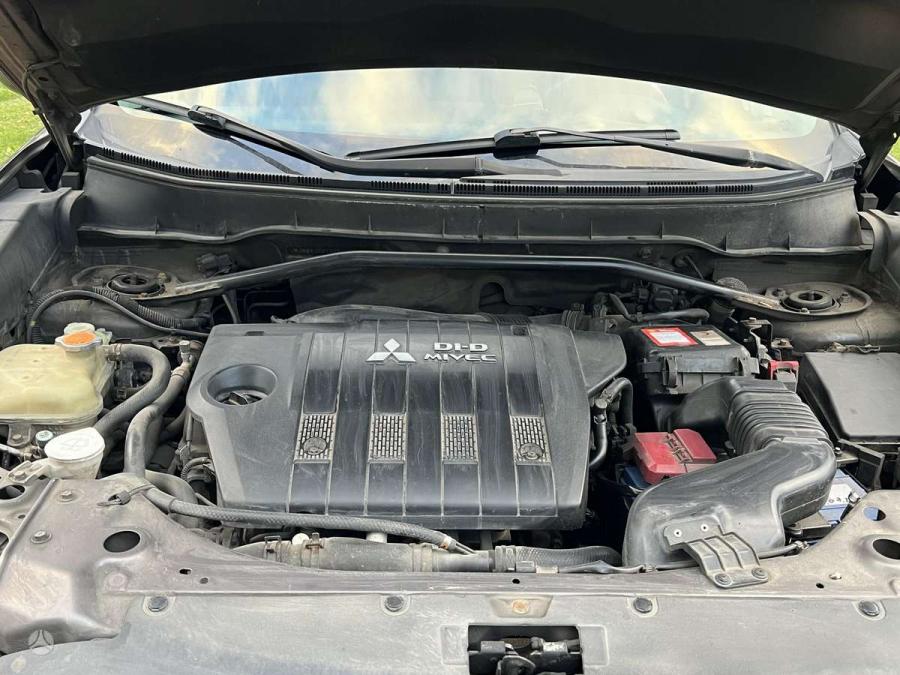 Brūns Mitsubishi Outlander 2011 Viļņa, ar dzinēja tilpumu 2.27 L un nobraukumu 293 tūkst. km par 3500 €, foto 21 vietnē AUTOMOTO.COM.LV