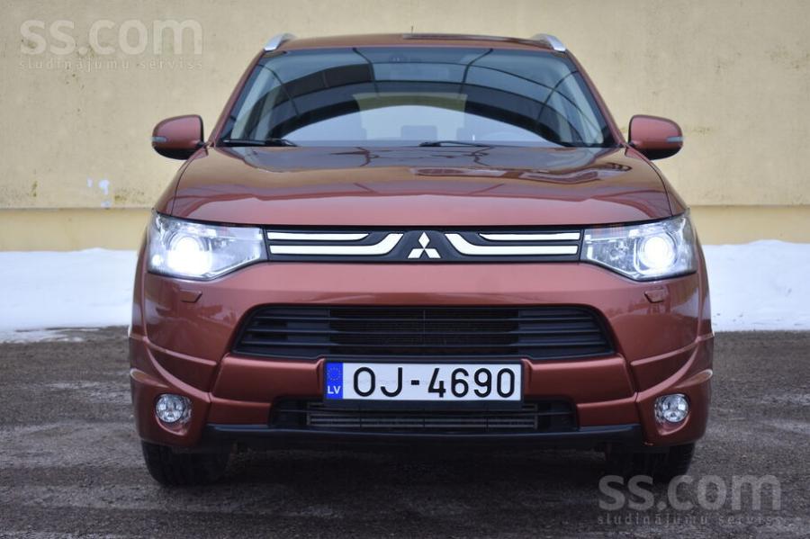 Brown Mitsubishi Outlander 2012 in Talsi, with an engine capacity of 2.20 L and mileage of 192 thousand km for 8900 €, photo 3 on AUTOMOTO.COM.LV