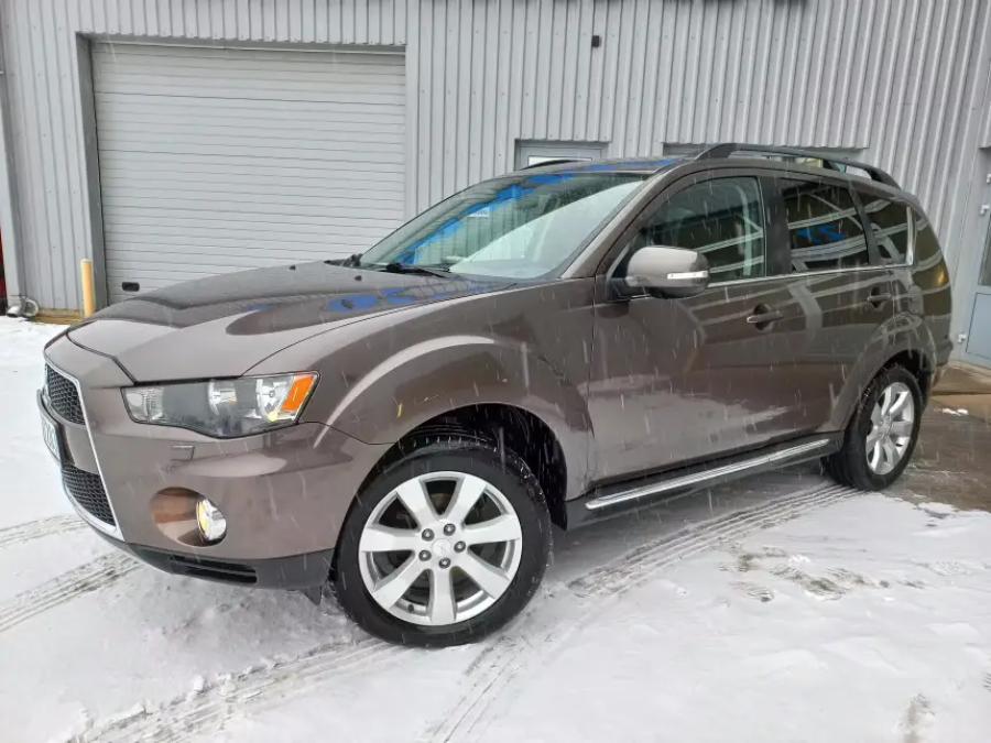 Brown Mitsubishi Outlander 2012 in Riga, with an engine capacity of 2.20 L and mileage of 270 thousand km for 6990 €, photo 3 on AUTOMOTO.COM.LV