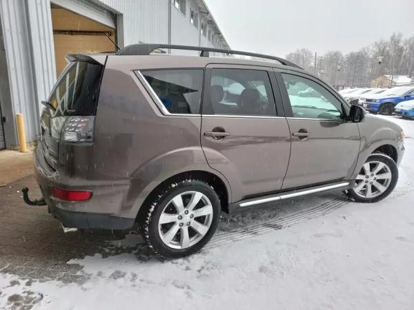 Brūns Mitsubishi Outlander 2012 Rīga, ar dzinēja tilpumu 2.20 L un nobraukumu 270 tūkst. km par 6990 €, foto 5 vietnē AUTOMOTO.COM.LV