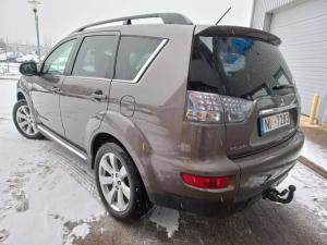 Brown Mitsubishi Outlander 2012 in Riga, with an engine capacity of 2.20 L and mileage of 270 thousand km for 6990 €, photo 9 on AUTOMOTO.COM.LV