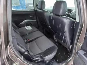 Brown Mitsubishi Outlander 2012 in Riga, with an engine capacity of 2.20 L and mileage of 270 thousand km for 6990 €, photo 16 on AUTOMOTO.COM.LV