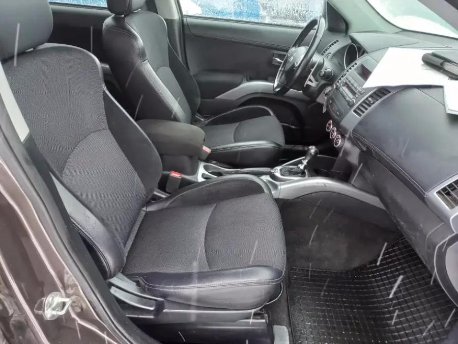 Brown Mitsubishi Outlander 2012 in Riga, with an engine capacity of 2.20 L and mileage of 270 thousand km for 6990 €, photo 18 on AUTOMOTO.COM.LV