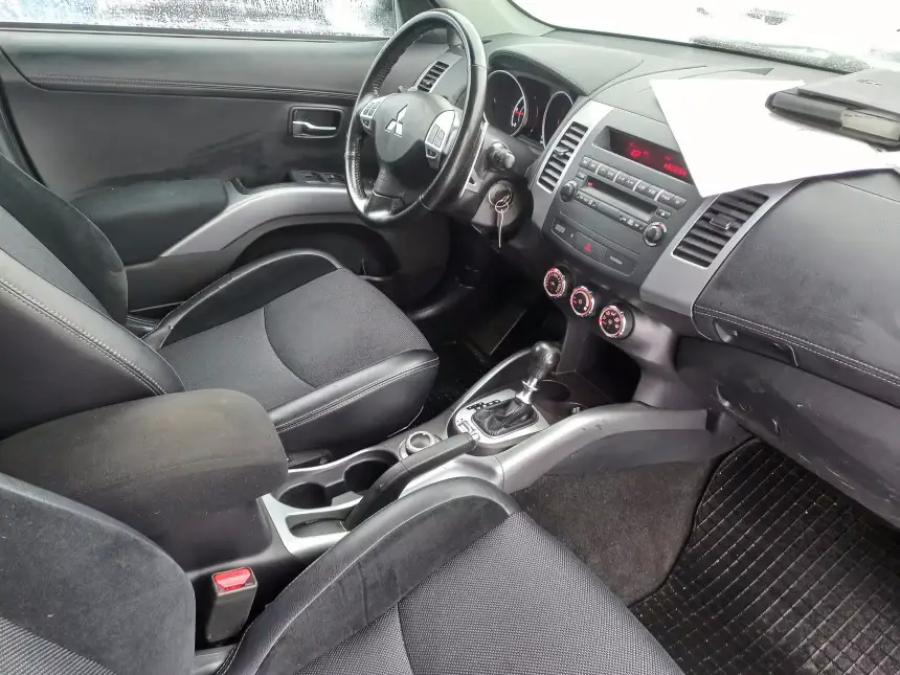 Brown Mitsubishi Outlander 2012 in Riga, with an engine capacity of 2.20 L and mileage of 270 thousand km for 6990 €, photo 19 on AUTOMOTO.COM.LV