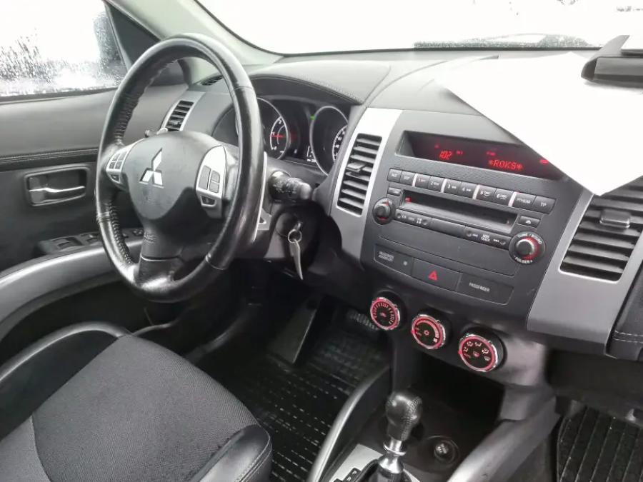 Brown Mitsubishi Outlander 2012 in Riga, with an engine capacity of 2.20 L and mileage of 270 thousand km for 6990 €, photo 21 on AUTOMOTO.COM.LV