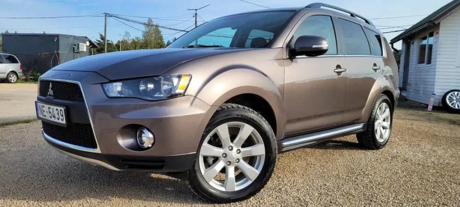 Brown Mitsubishi Outlander 2012 in Riga, with an engine capacity of 2.20 L and mileage of 226 thousand km for 6500 €, photo 3 on AUTOMOTO.COM.LV
