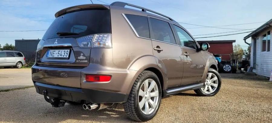 Brown Mitsubishi Outlander 2012 in Riga, with an engine capacity of 2.20 L and mileage of 226 thousand km for 6500 €, photo 6 on AUTOMOTO.COM.LV