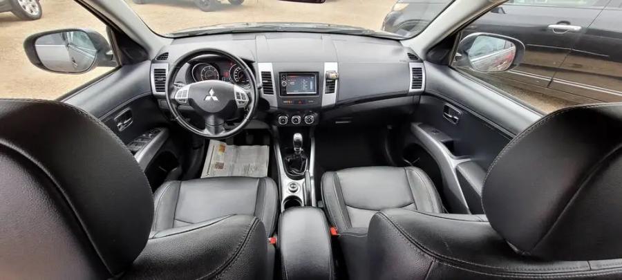 Brown Mitsubishi Outlander 2012 in Riga, with an engine capacity of 2.20 L and mileage of 226 thousand km for 6500 €, photo 10 on AUTOMOTO.COM.LV