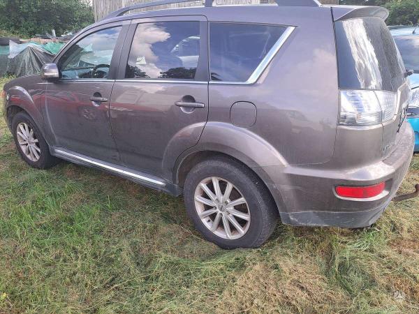 Brūns Mitsubishi Outlander 2012 Tauragė, ar dzinēja tilpumu 2.20 L un nobraukumu 264 tūkst. km par 3150 €, foto 6 vietnē AUTOMOTO.COM.LV