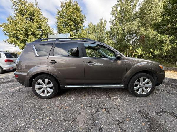Brūns Mitsubishi Outlander 2012 Panevēža, ar dzinēja tilpumu 2.27 L un nobraukumu 230 tūkst. km par 3800 €, foto 5 vietnē AUTOMOTO.COM.LV