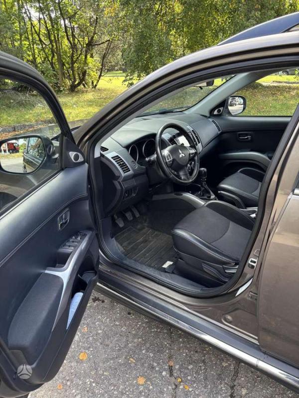 Brūns Mitsubishi Outlander 2012 Panevēža, ar dzinēja tilpumu 2.27 L un nobraukumu 230 tūkst. km par 3800 €, foto 9 vietnē AUTOMOTO.COM.LV
