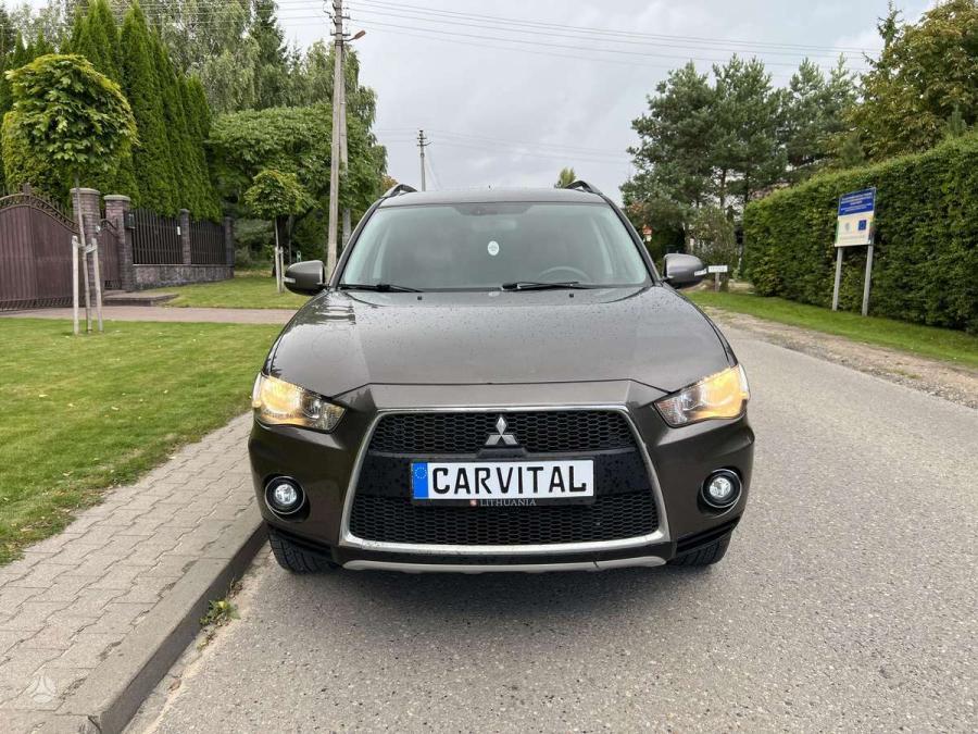 Brown Mitsubishi Outlander 2012 in Vilnius, with an engine capacity of 2.18 L and mileage of 262 thousand km for 4499 €, photo 8 on AUTOMOTO.COM.LV