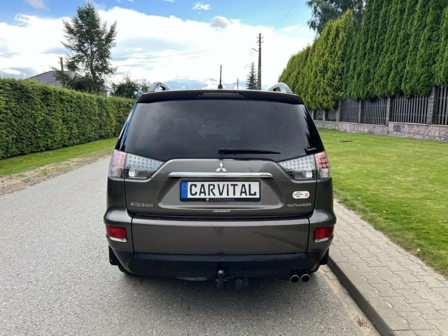 Brown Mitsubishi Outlander 2012 in Vilnius, with an engine capacity of 2.18 L and mileage of 262 thousand km for 4499 €, photo 9 on AUTOMOTO.COM.LV
