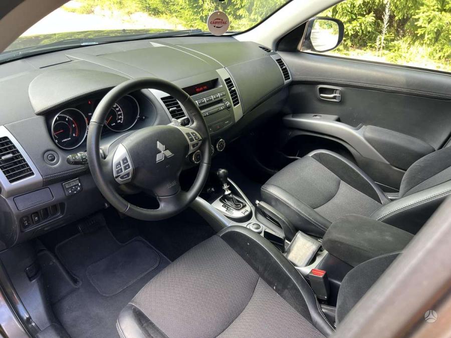 Brown Mitsubishi Outlander 2012 in Vilnius, with an engine capacity of 2.18 L and mileage of 262 thousand km for 4499 €, photo 13 on AUTOMOTO.COM.LV